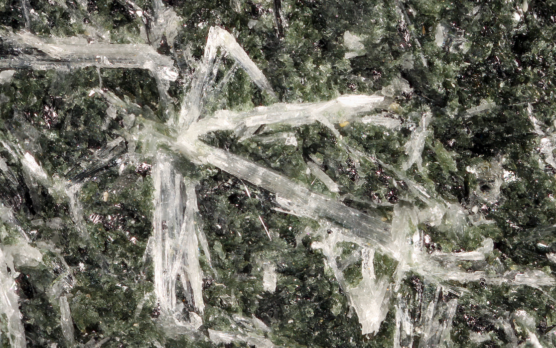 Chesterite: Mineral information, data and localities.