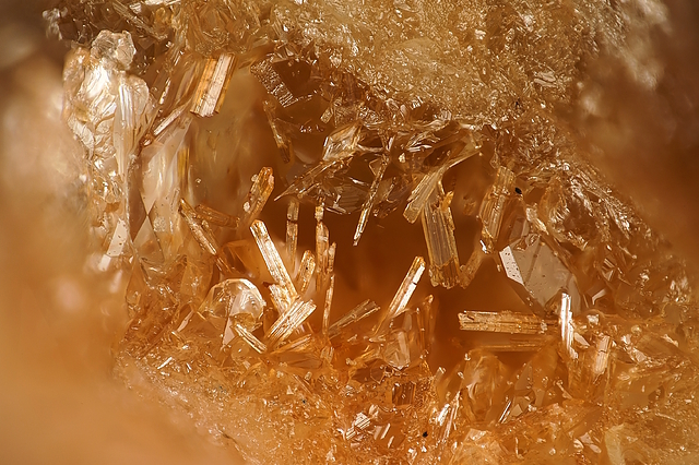 Hancockite, Axinite-(Mn)