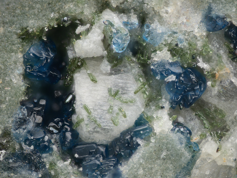 Ferrosilite, Roedderite