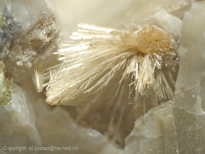 Tobermorite Supergroup: Mineral information, data and localities.