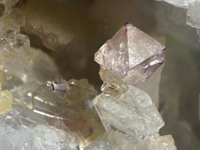 Fluorite (Var: Chlorophane), Albite
