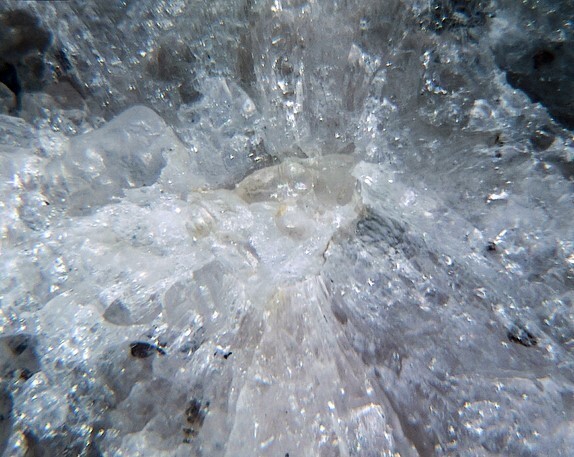 Coesite: Mineral information, data and localities.