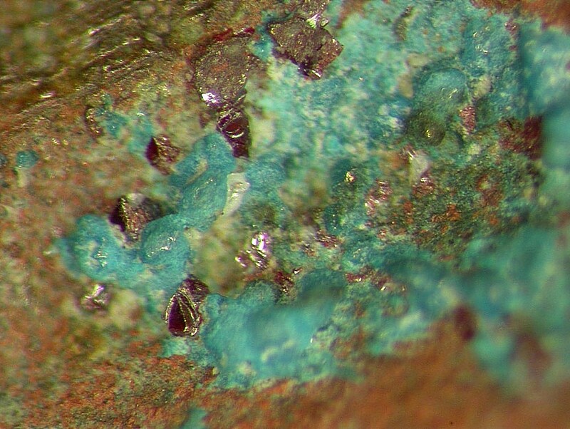 Spertiniite, Cuprite, Cerussite