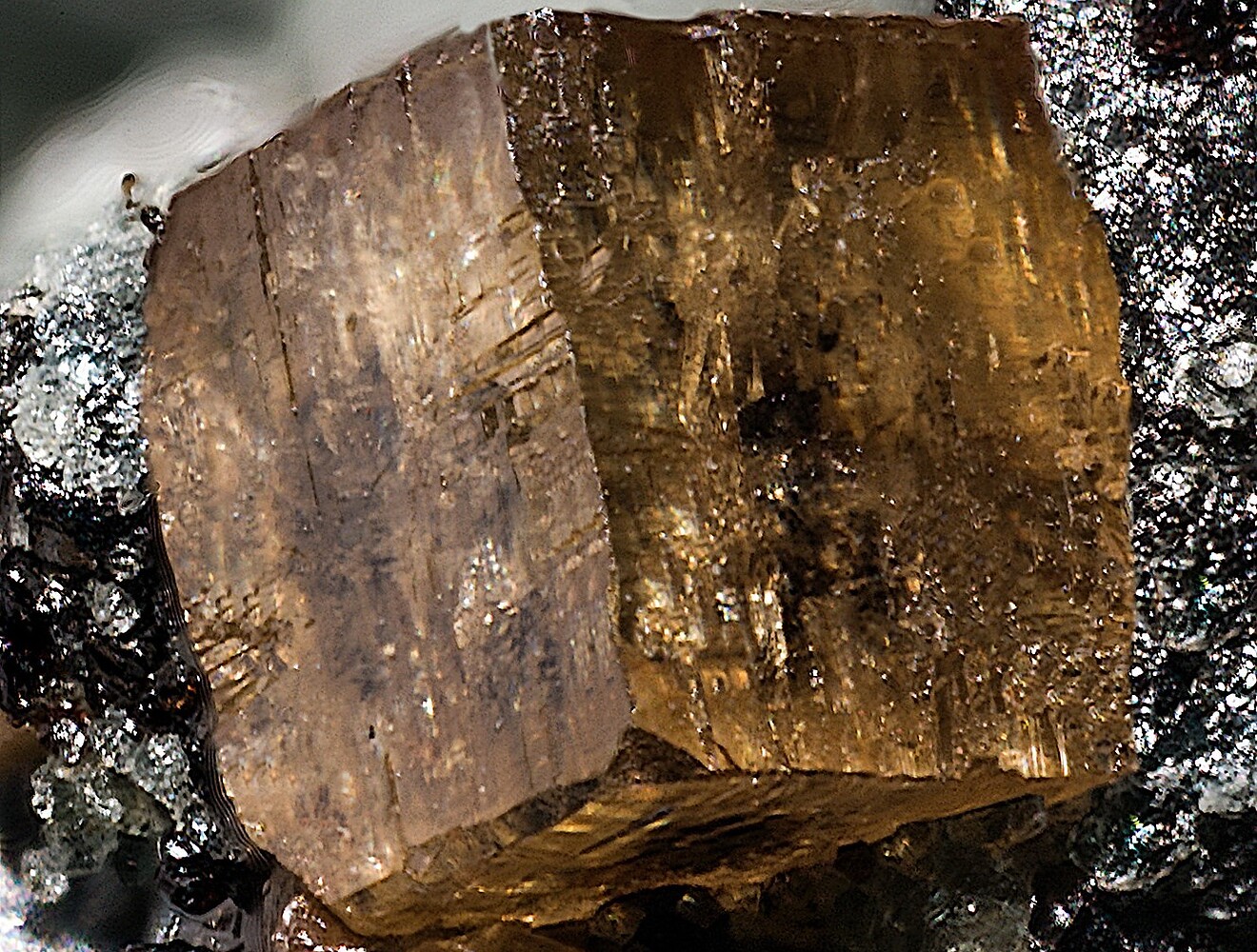 Perovskite: Mineral information, data and localities.