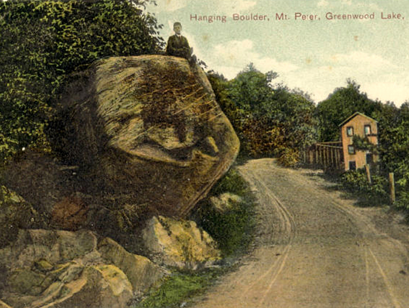 Hanging Boulder (1907 or earlier)
