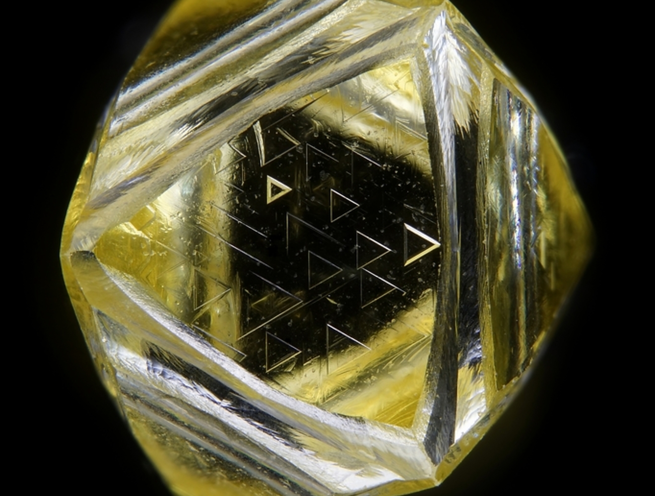 Diamond: Mineral information, data and localities.