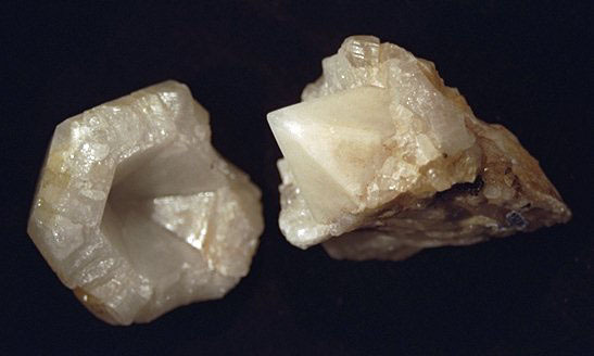 Capped Quartz: Mineral information, data and localities.
