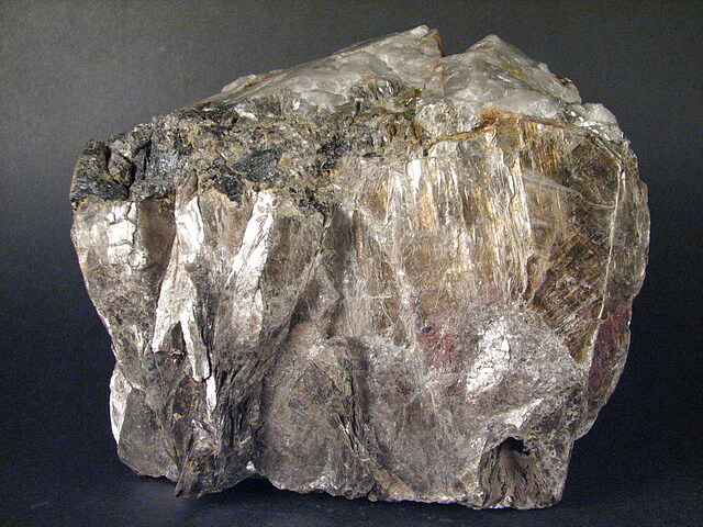 Zinnwaldite, Quartz