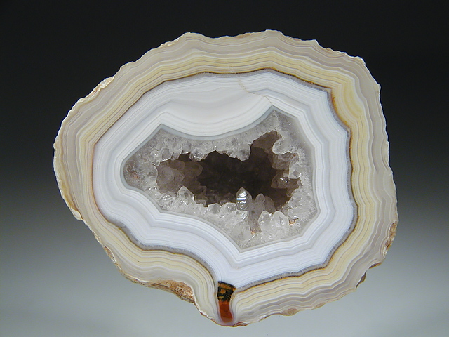 Chalcedony (Var: Agate)