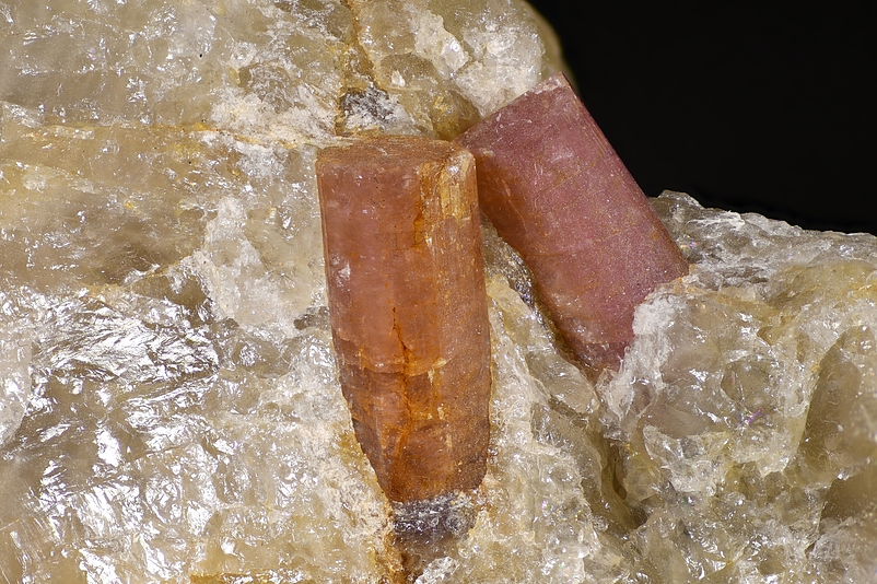 Rossmanite: Mineral information, data and localities.