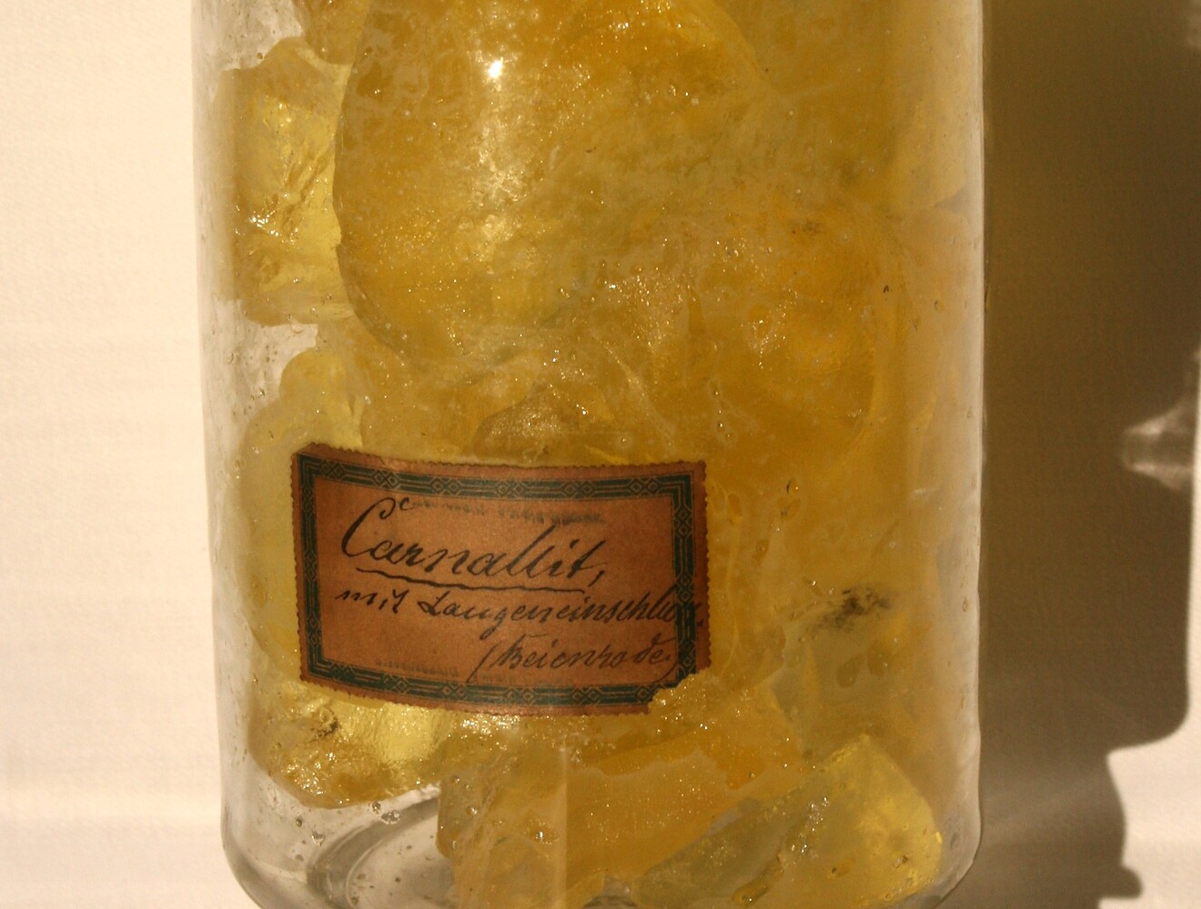 Carnallite: Mineral information, data and localities.