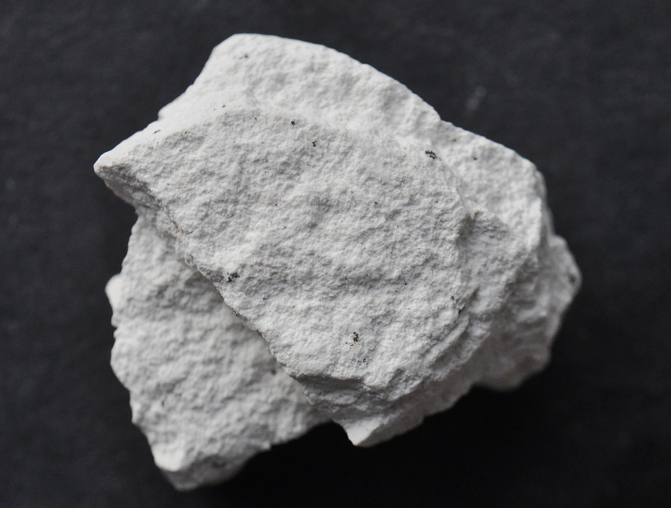 Montmorillonite: Mineral information, data and localities.