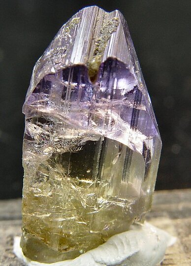 Tanzanite: Mineral information, data and localities.