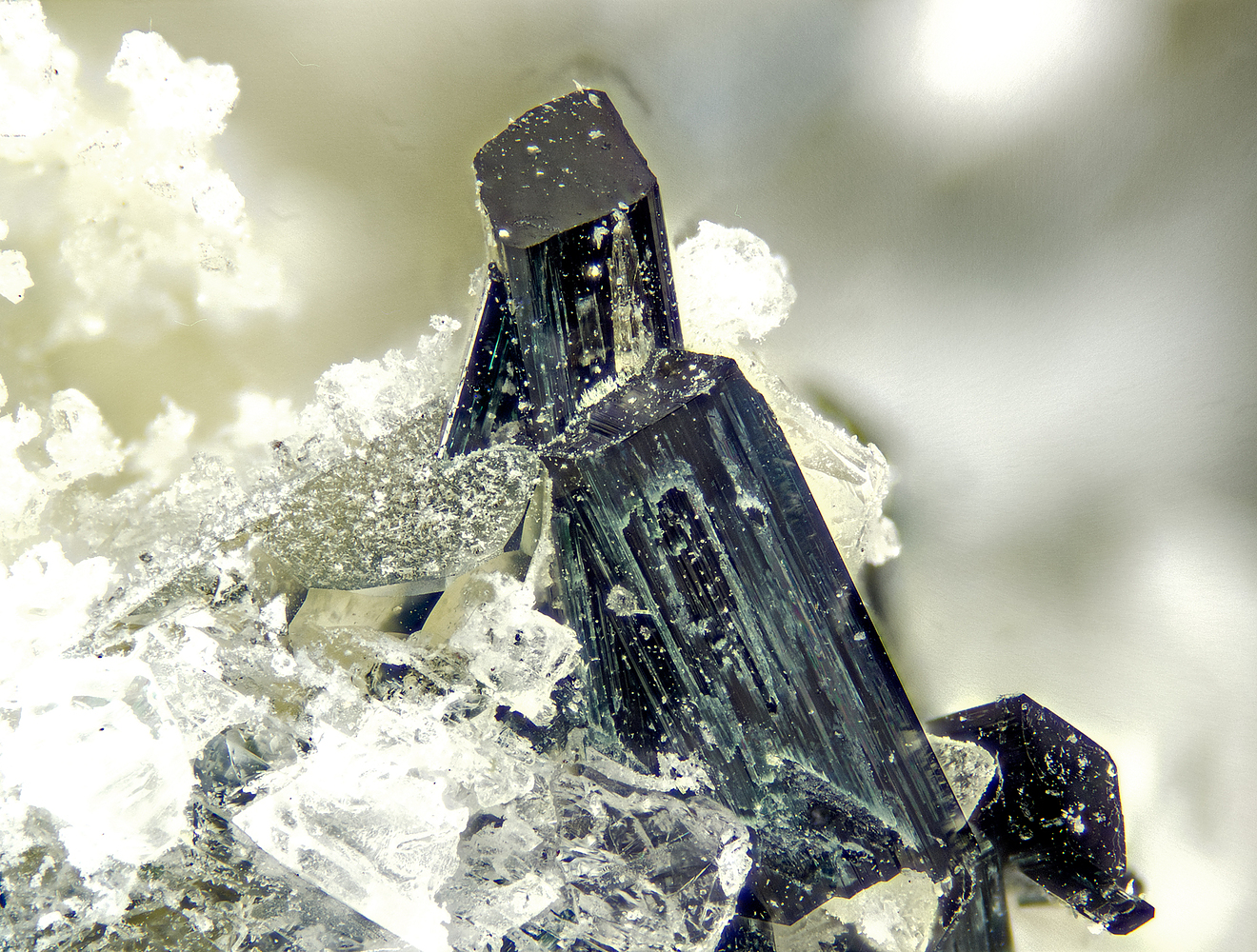 Magnesio-arfvedsonite: Mineral information, data and localities.