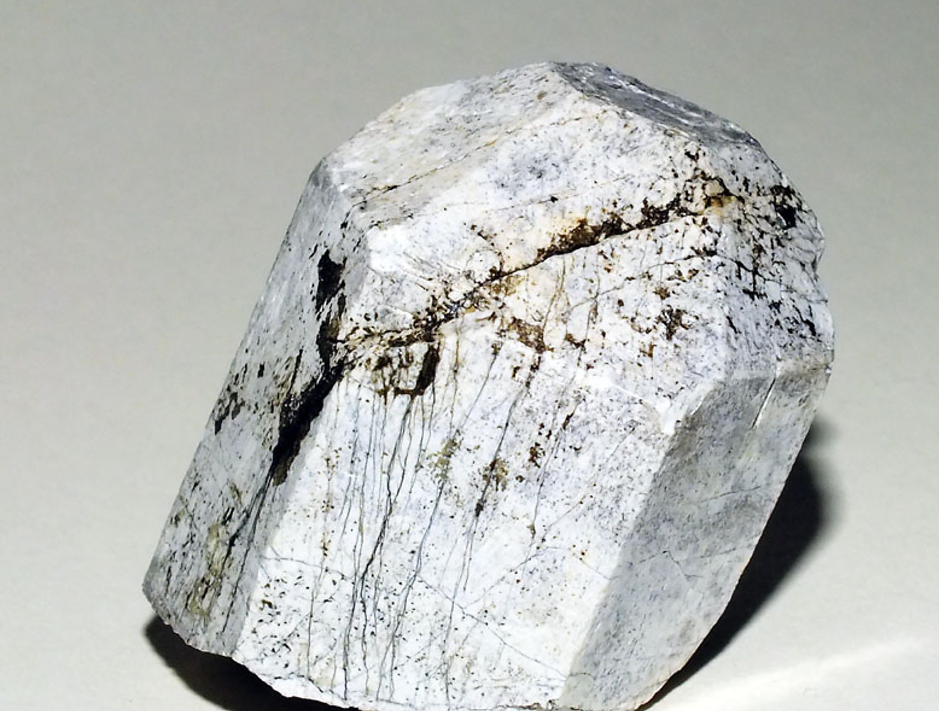 Hydroxylapatite: Mineral information, data and localities.