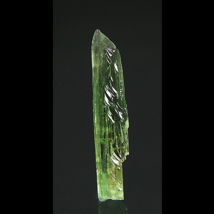 Hiddenite: Mineral information, data and localities.