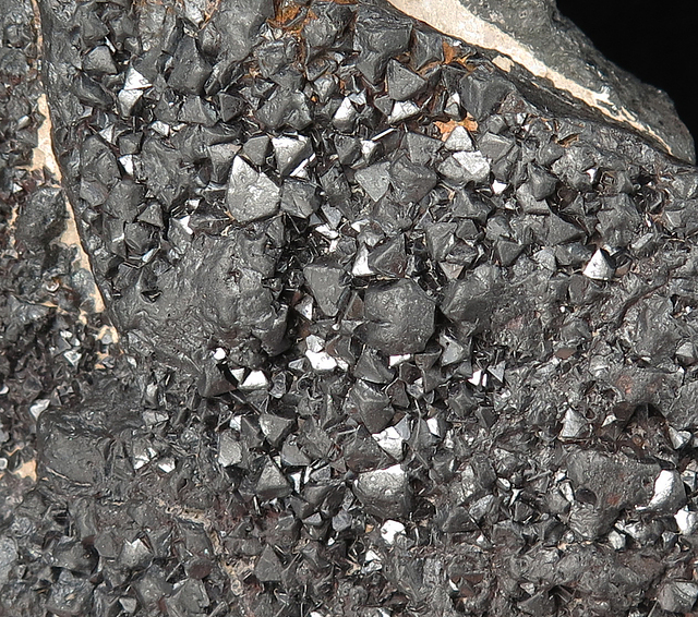 Hematite (Var: Martite), Magnetite