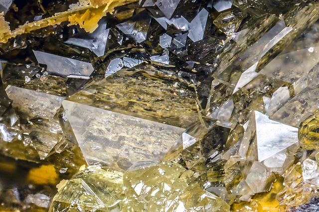 Senarmontite, Sulphur, Stibiconite