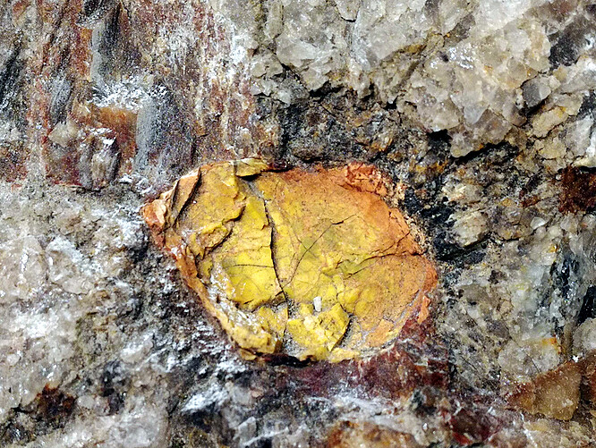 Gummite: Mineral information, data and localities.