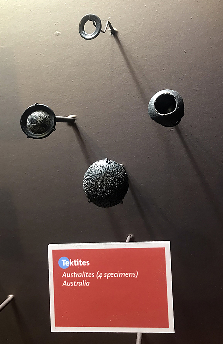 Australite: Mineral information, data and localities.