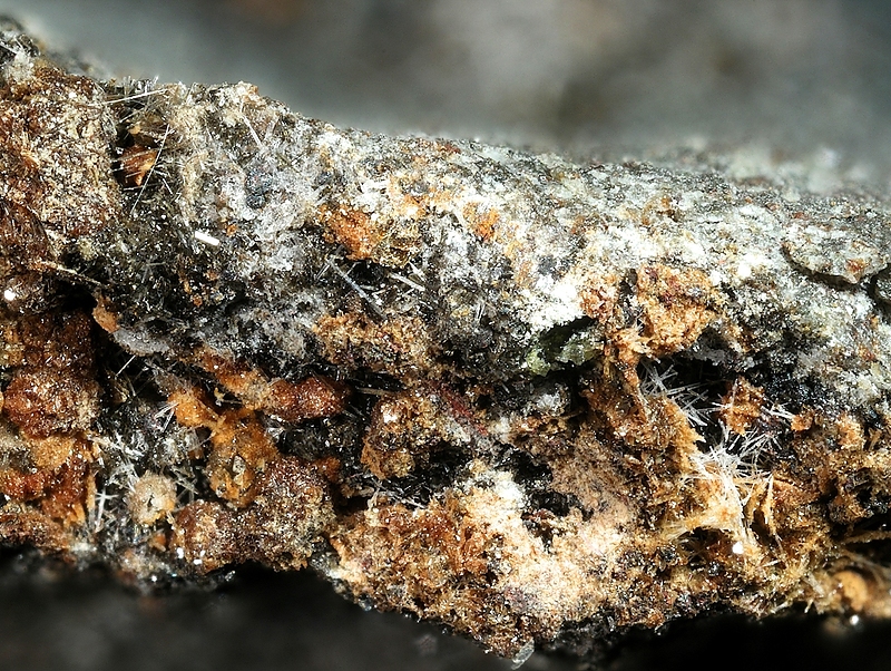 Maghemite, Magnesio-hastingsite