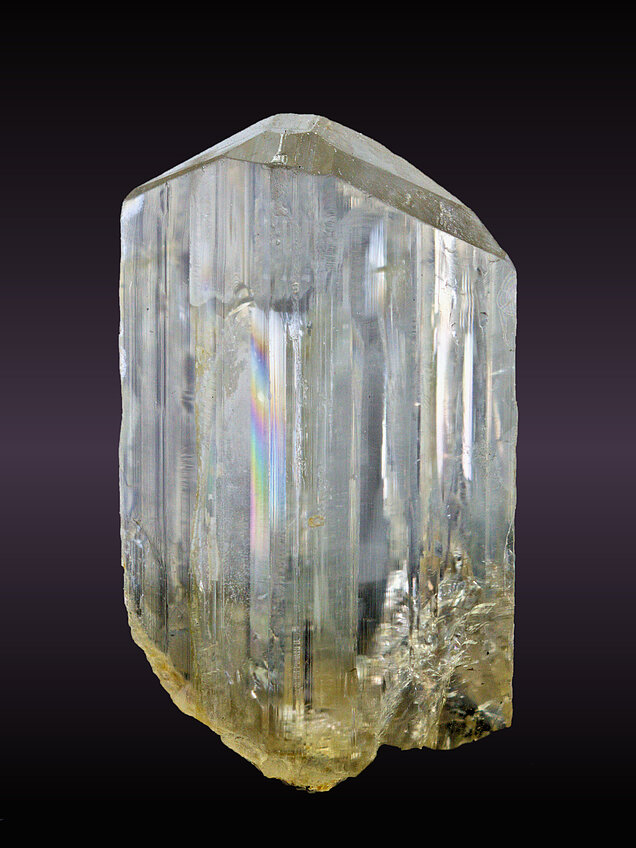 Halogen light · · · Longwave UV