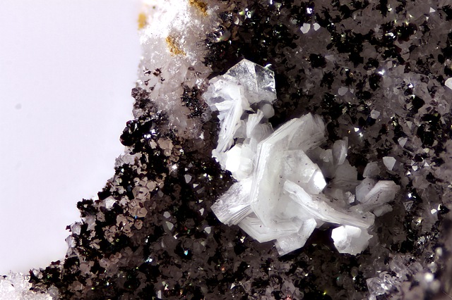 Nacrite, Quartz, Hematite
