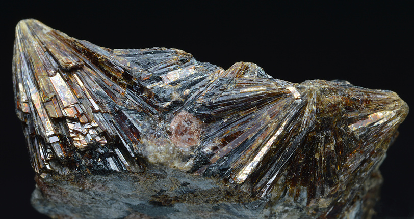 Lamprophyllite: Mineral information, data and localities.