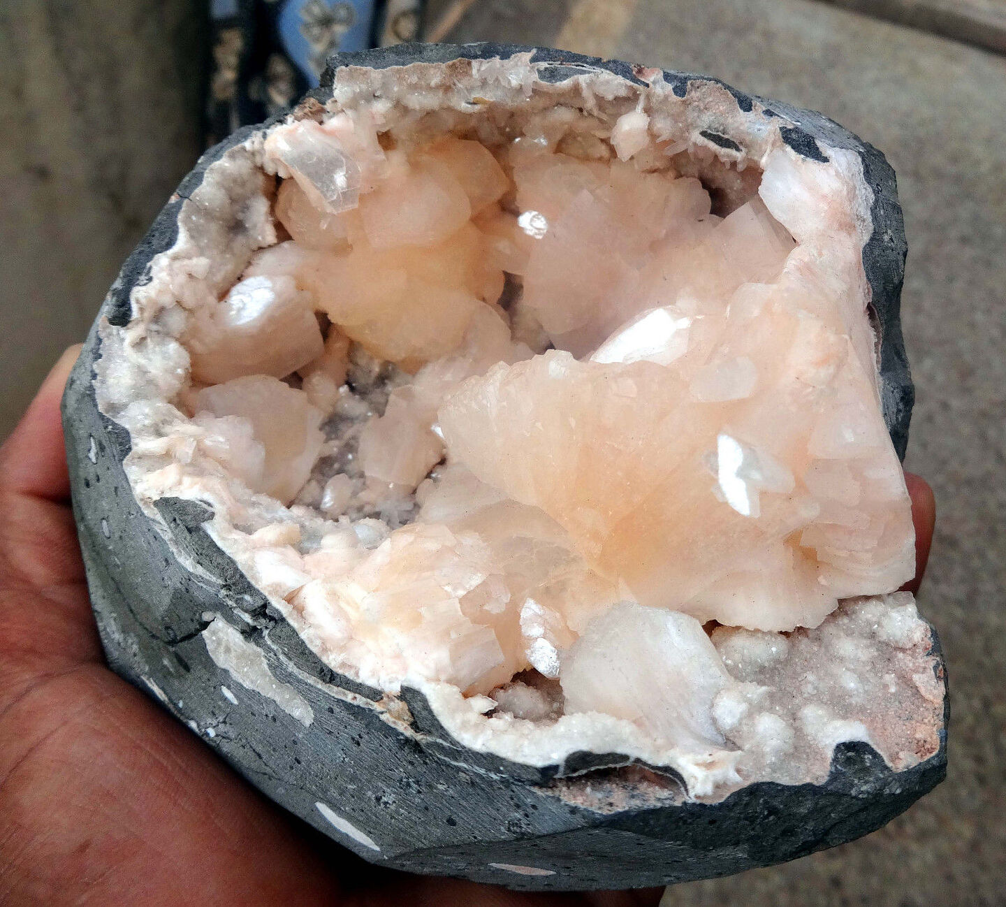 Fakes & Frauds : Possible Man Made Geodes (listed as HEULANDITE GEODE)