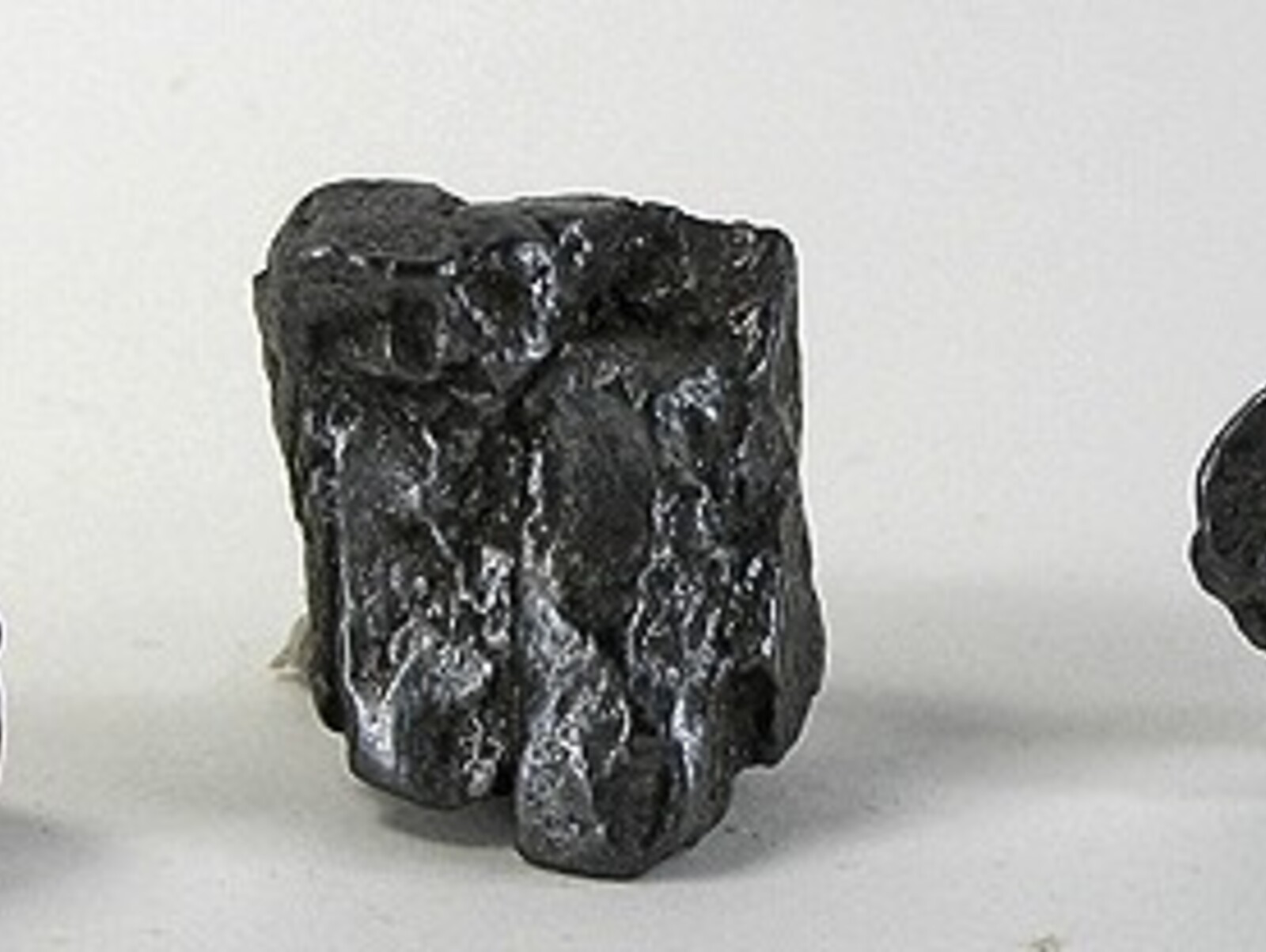 Iron (Var: Kamacite), Taenite, Forsterite, Troilite, Magnesiochromite