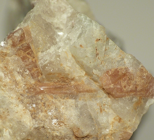 Darrellhenryite: Mineral information, data and localities.