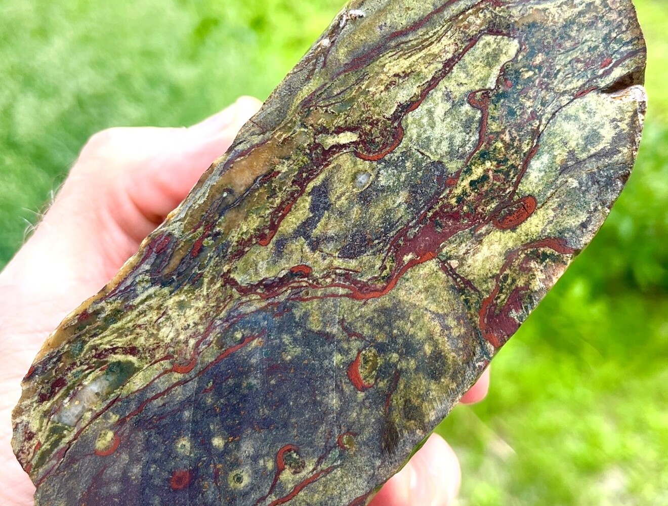 Greenstone: Mineral information, data and localities.