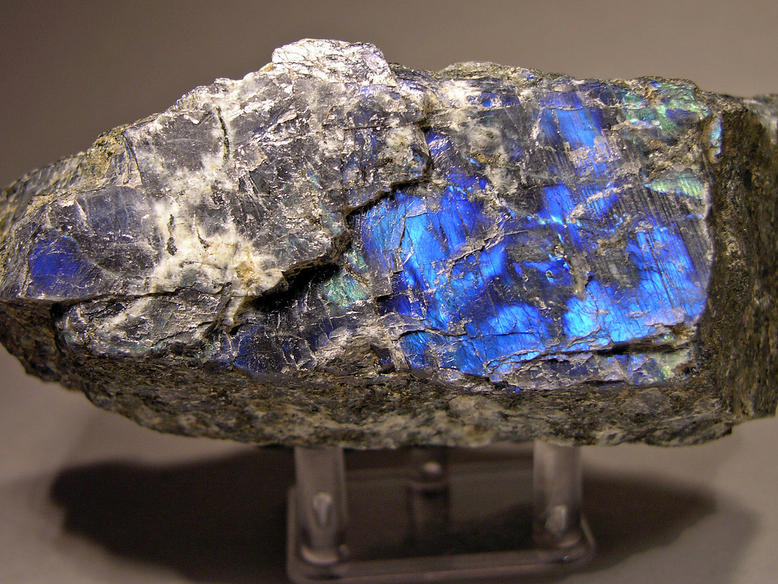 Anorthite (Var: Labradorite)