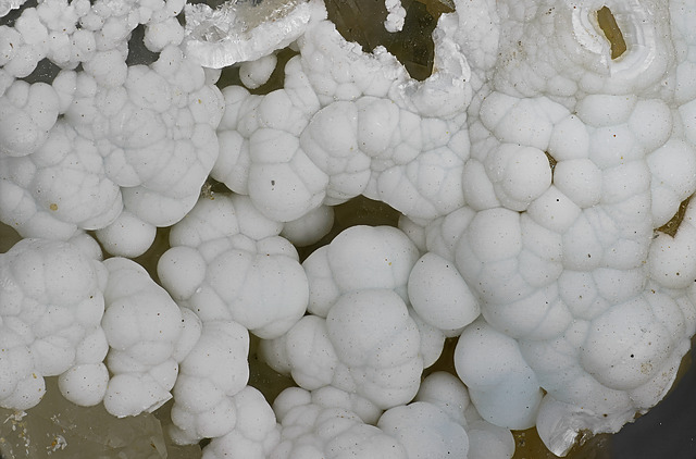 Hydrozincite, Quartz