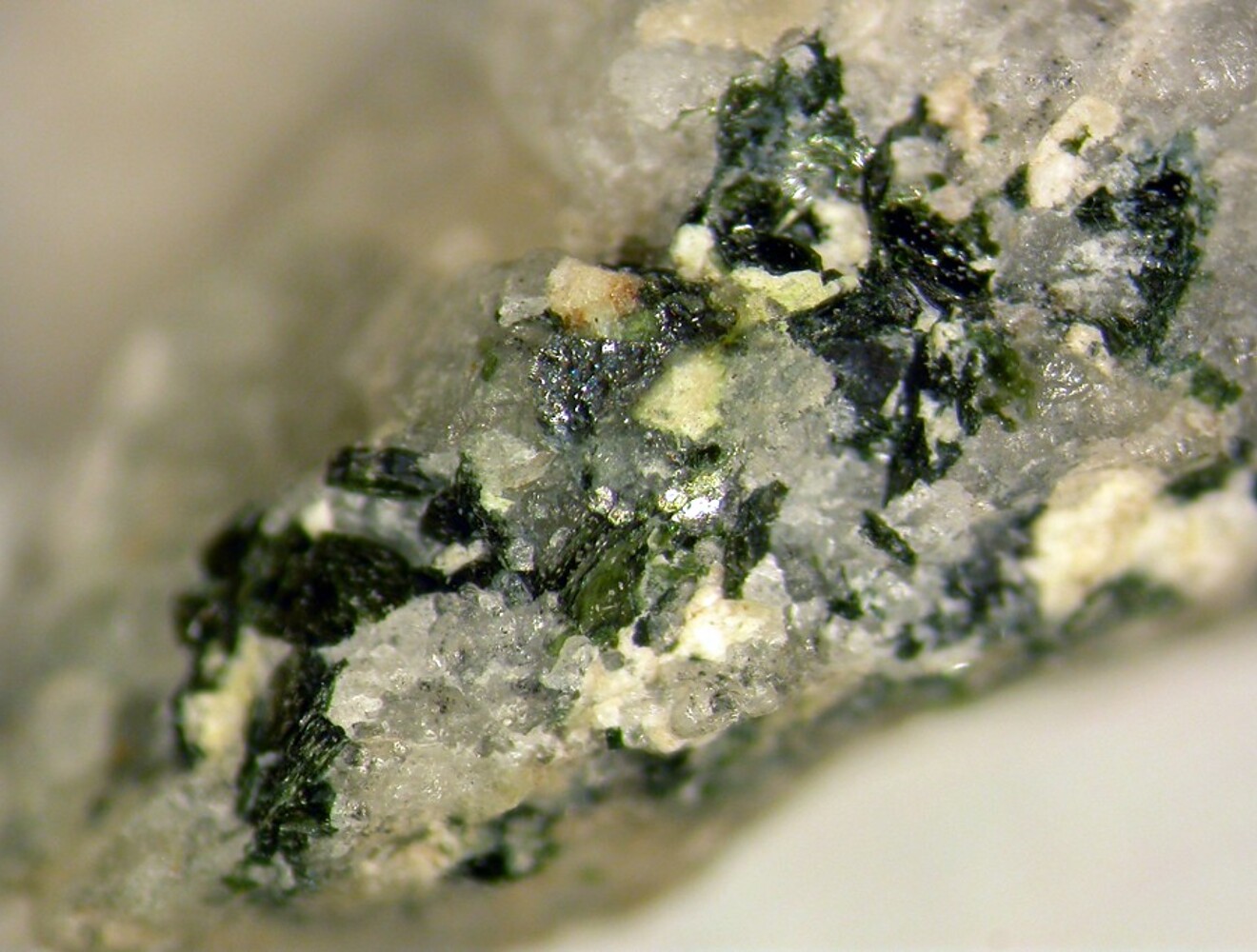 Chernykhite: Mineral information, data and localities.