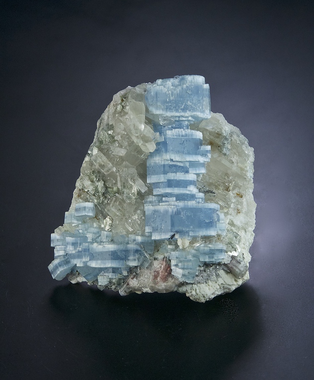 Alkali-beryl: Mineral information, data and localities.