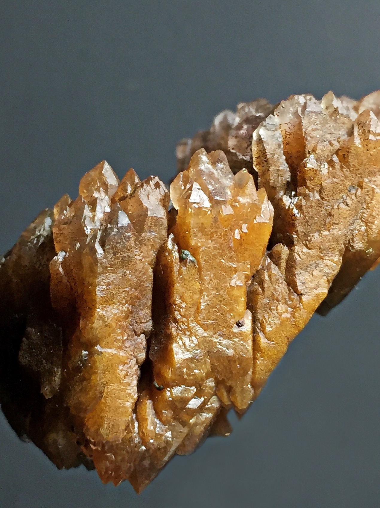 Onegite, Quartz (Var: Amethyst), Goethite