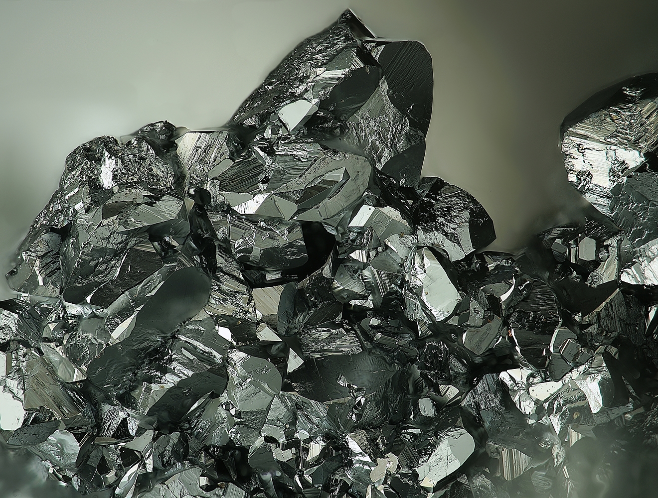 Ferdowsiite: Mineral information, data and localities.