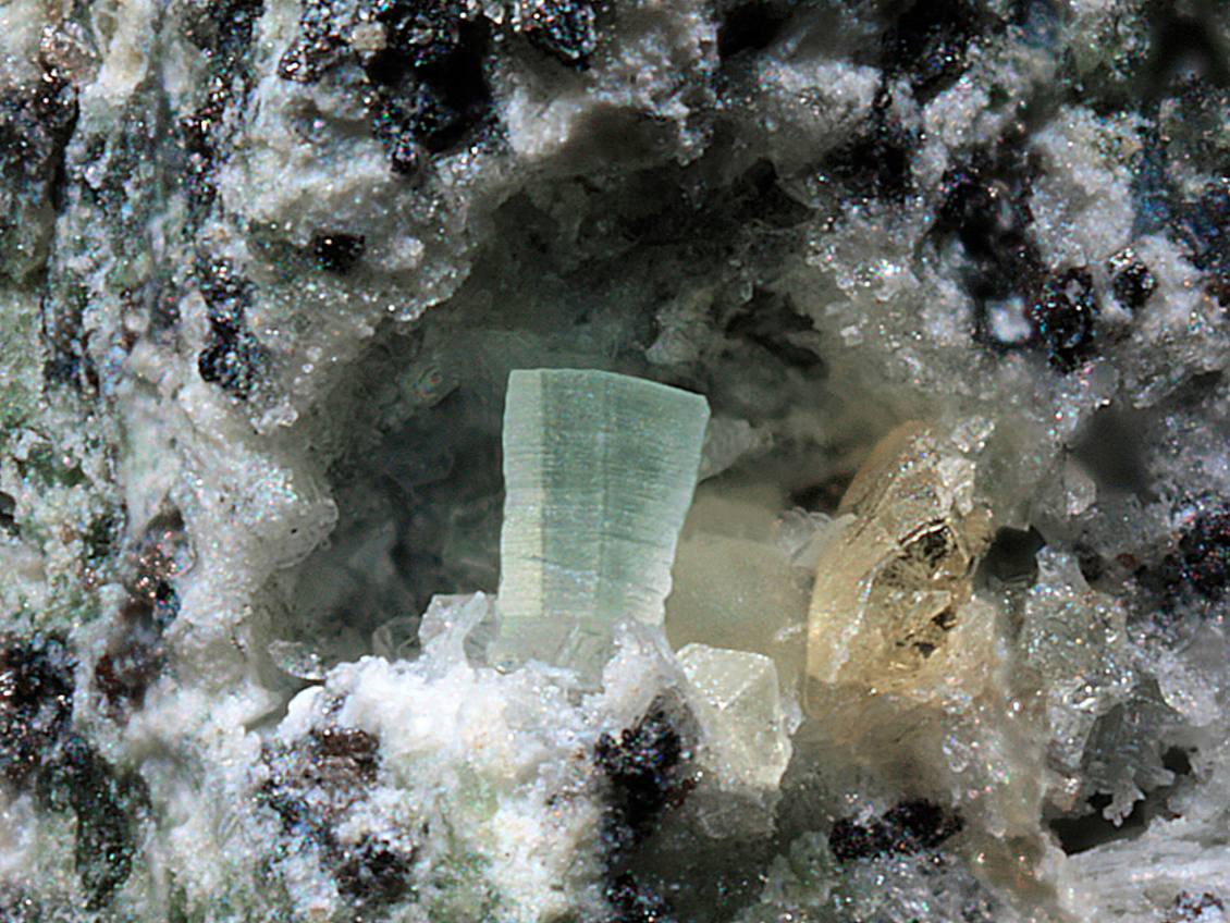 Lizardite, Grossular