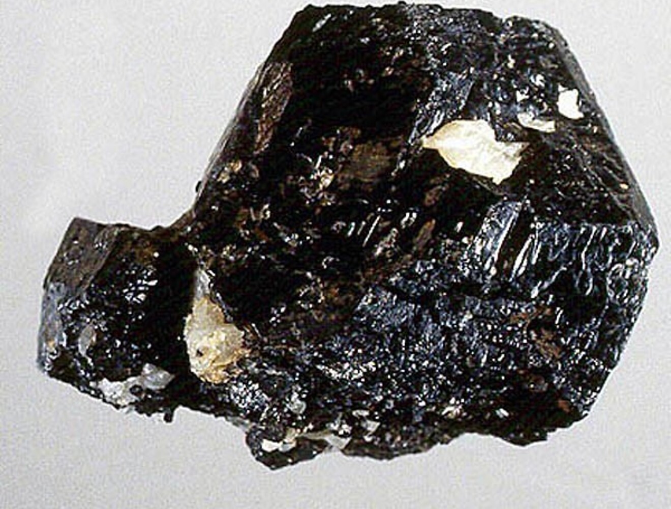 Potassic-pargasite: Mineral information, data and localities.