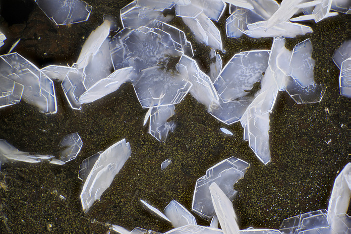 Lévyne-Ca: Mineral information, data and localities.