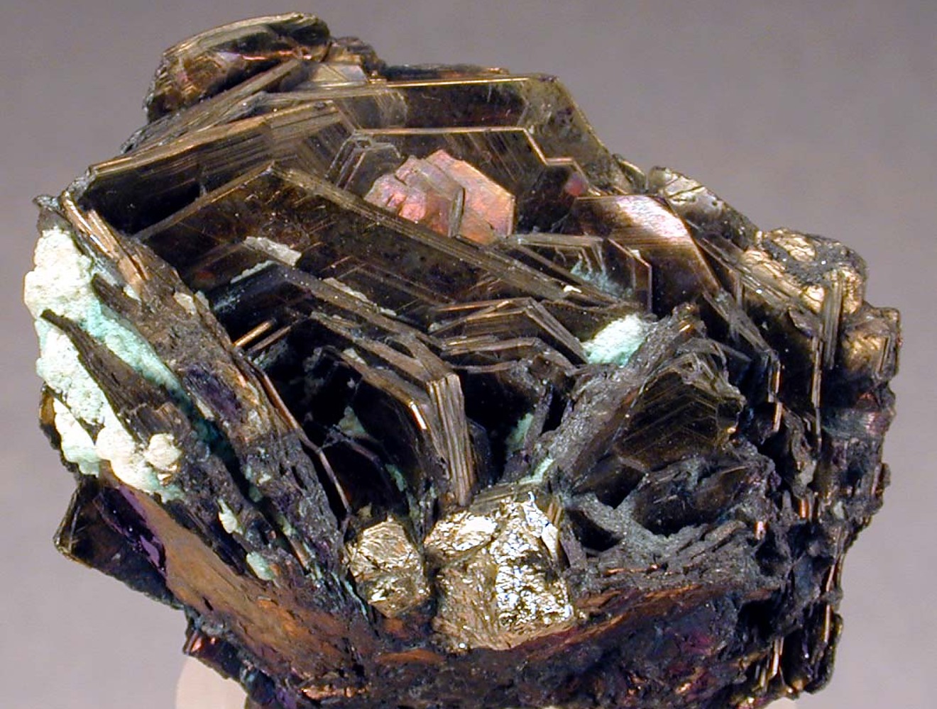 mindat.org - Covellite