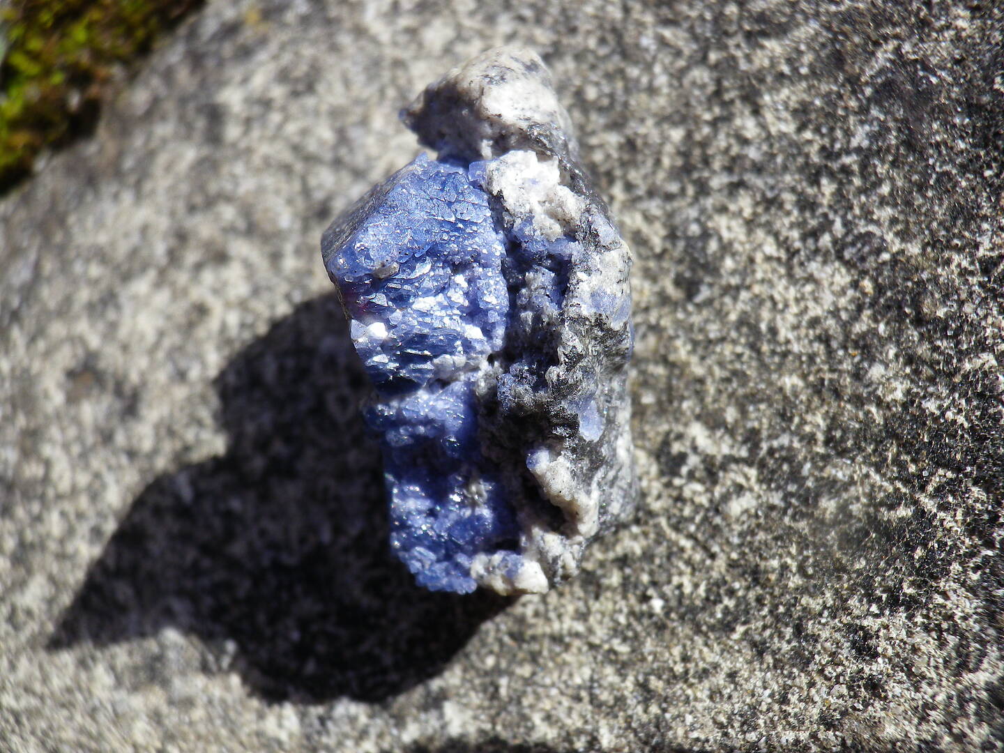 Identity Help : Blue spinel with graphite from Afghanistan, but where?