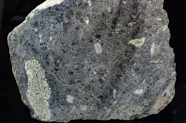 Kimberlite: Mineral information, data and localities.
