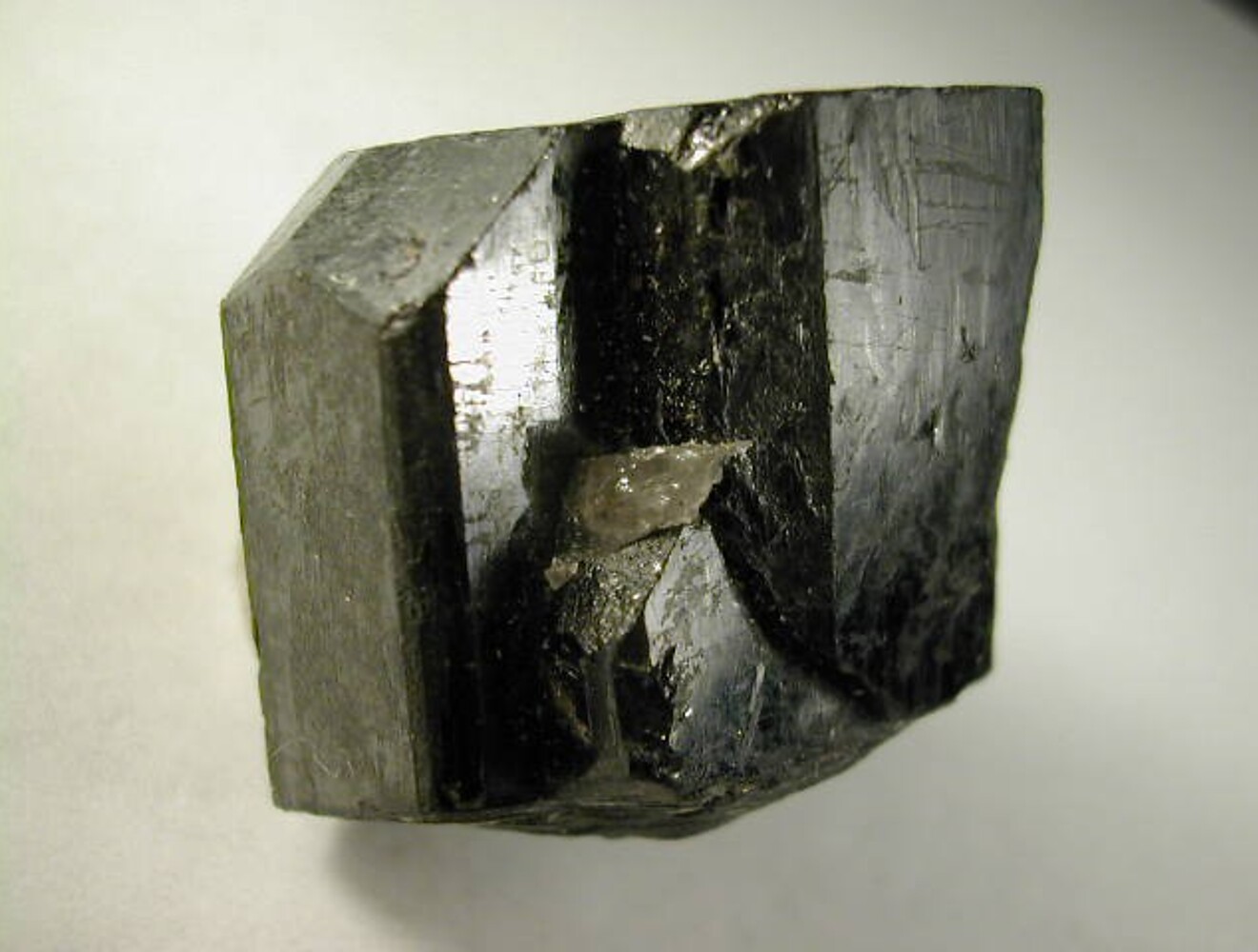 Tantalite: Mineral information, data and localities.