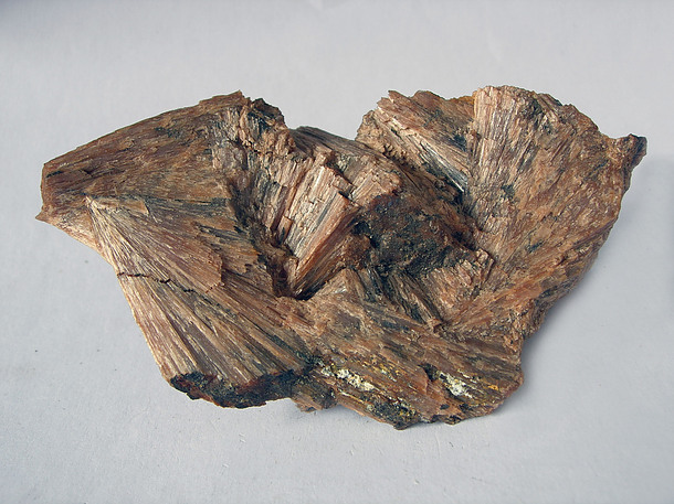 Bustamite: Mineral information, data and localities.