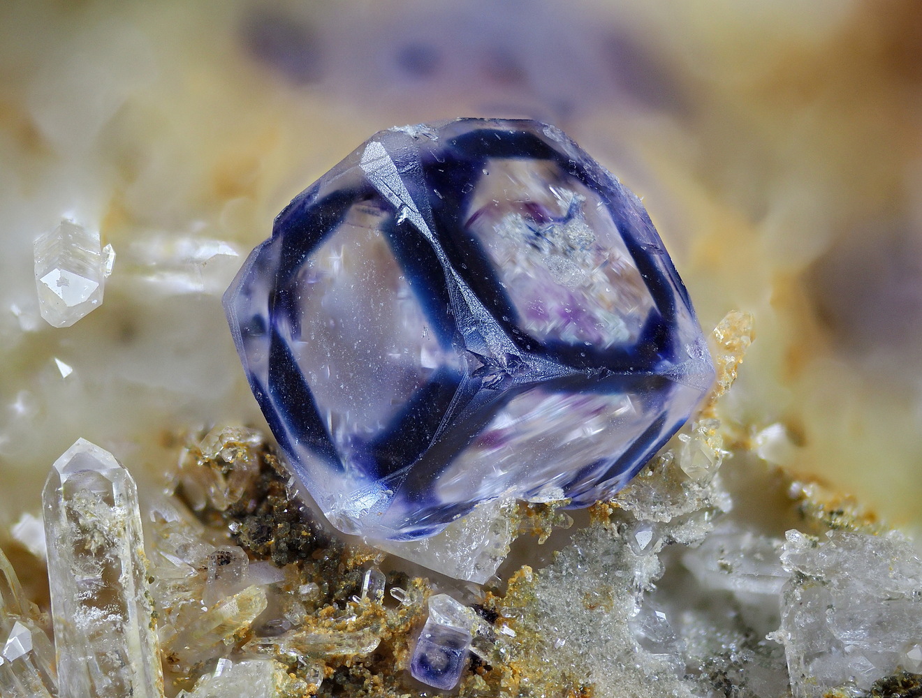 Photos : hexoctahedral faces