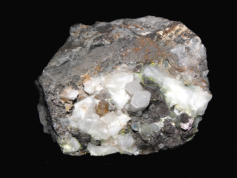 Sulvanite, Malachite, Volborthite, Calcite