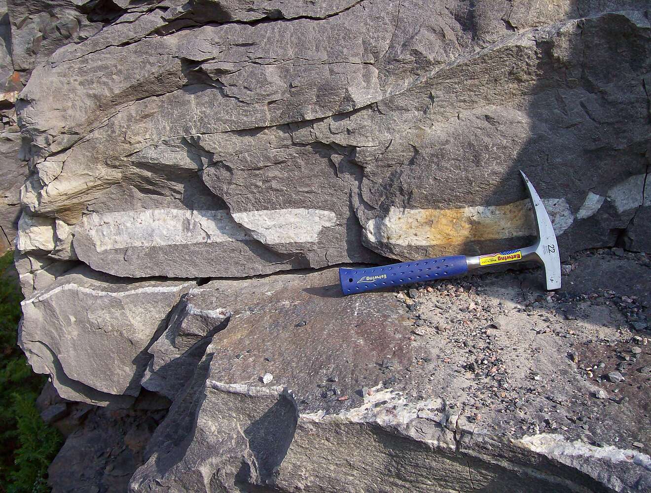 Aplite: Mineral information, data and localities.