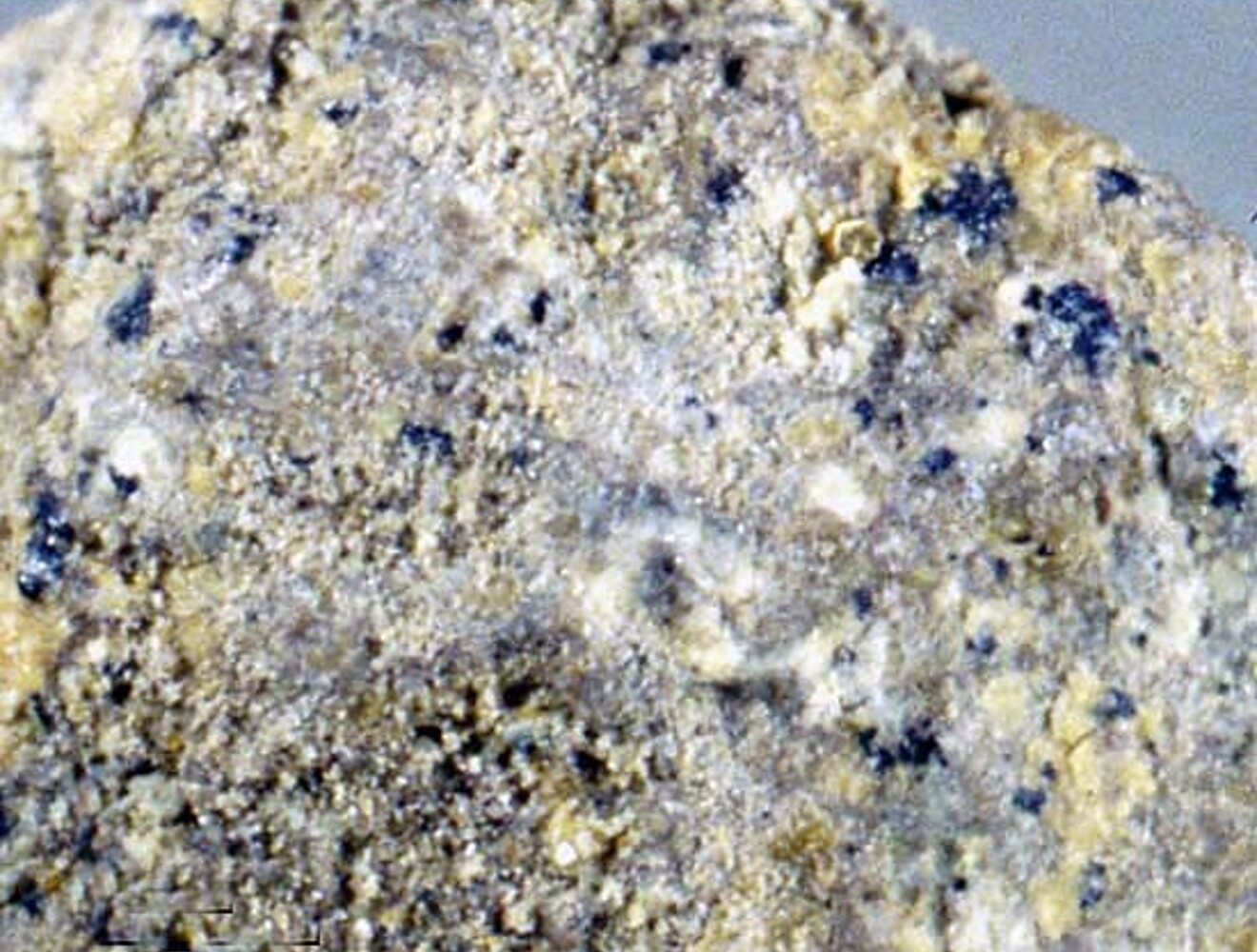 Qandilite: Mineral information, data and localities.